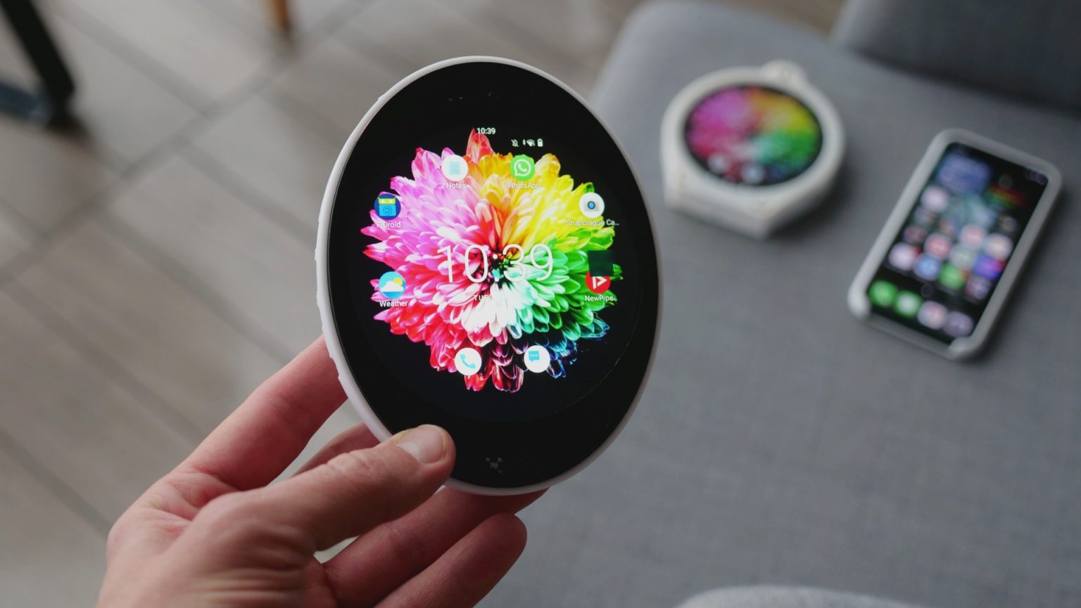 Обзоры — Вот это дичь! Быстрый обзор круглого смартфона Cyrcle Phone 2.0