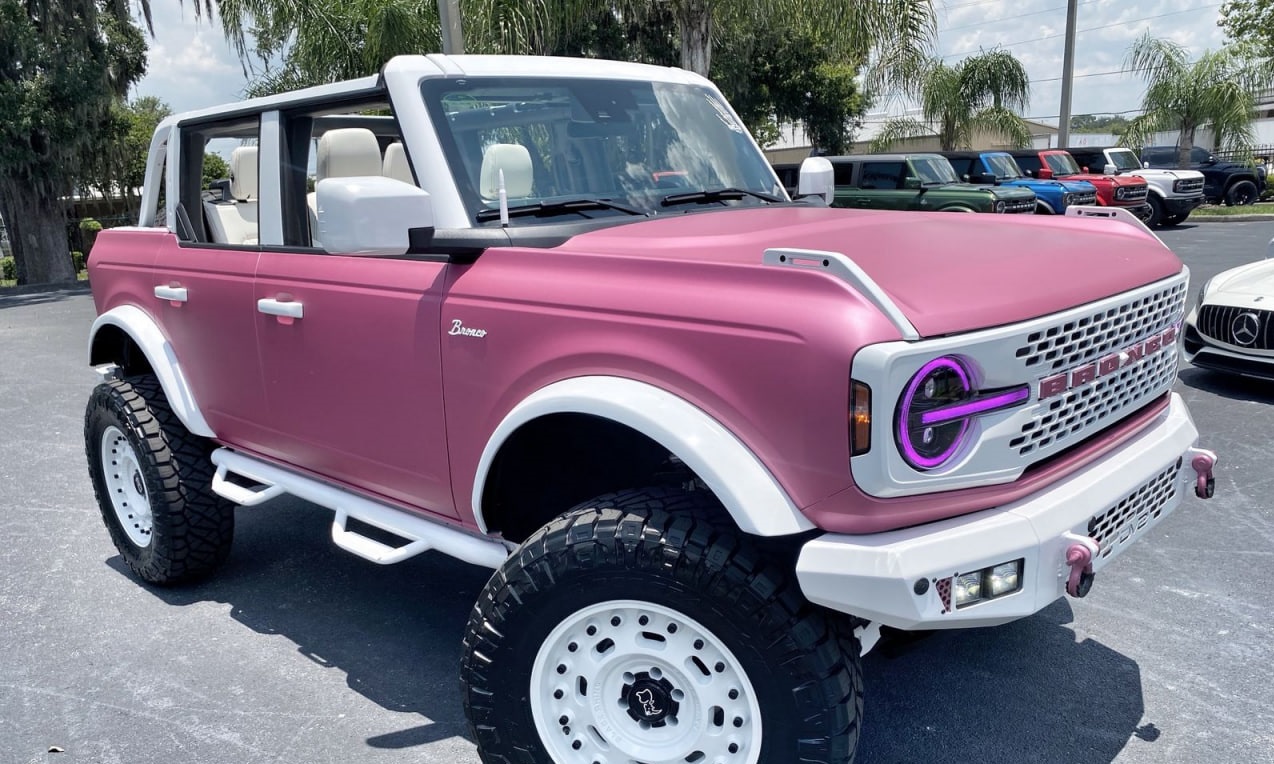 Новости — Ford Bronco превратили в экстремальный «Барбимобиль»